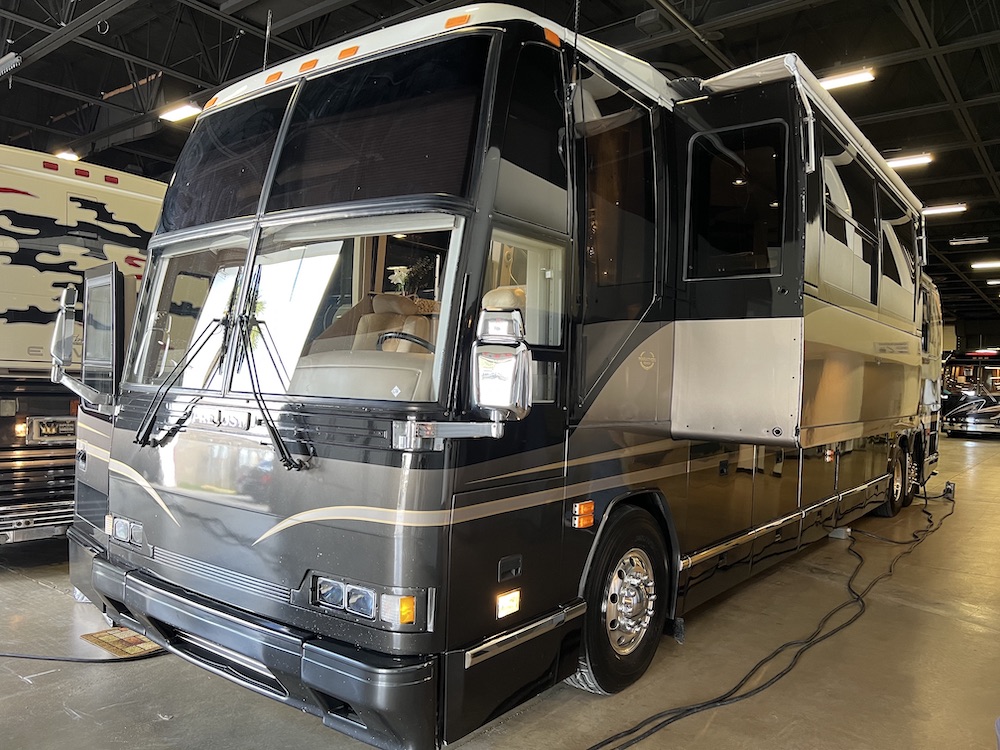 2000 Prevost Marathon H3-45Single Slide