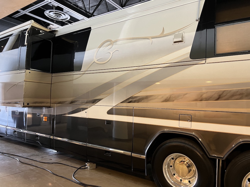 2000 Prevost Marathon H3-45Single Slide