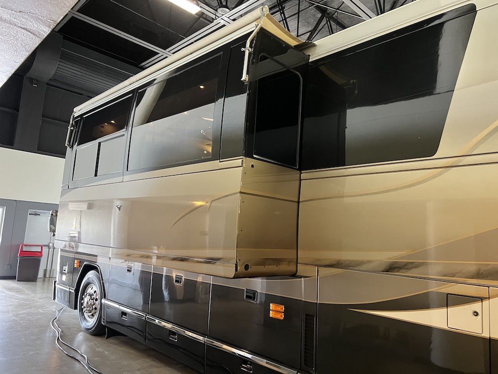 2000 Prevost Marathon H3-45Single Slide