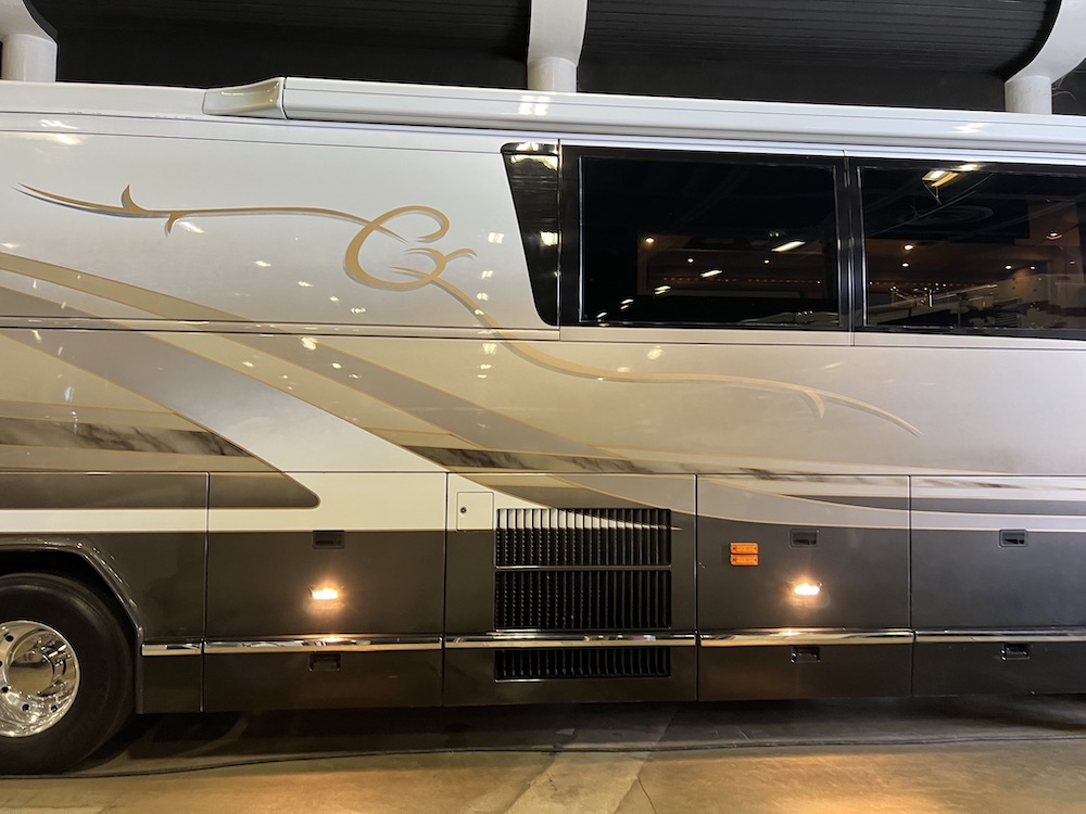 2000 Prevost Marathon H3-45Single Slide