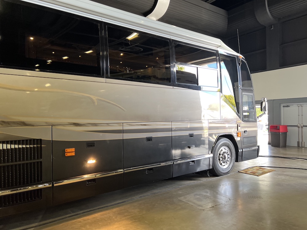 2000 Prevost Marathon H3-45Single Slide
