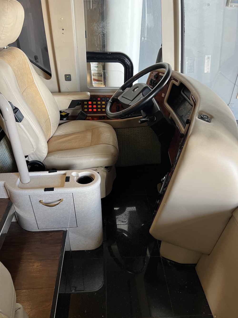 2000 Prevost Marathon H3-45Single Slide