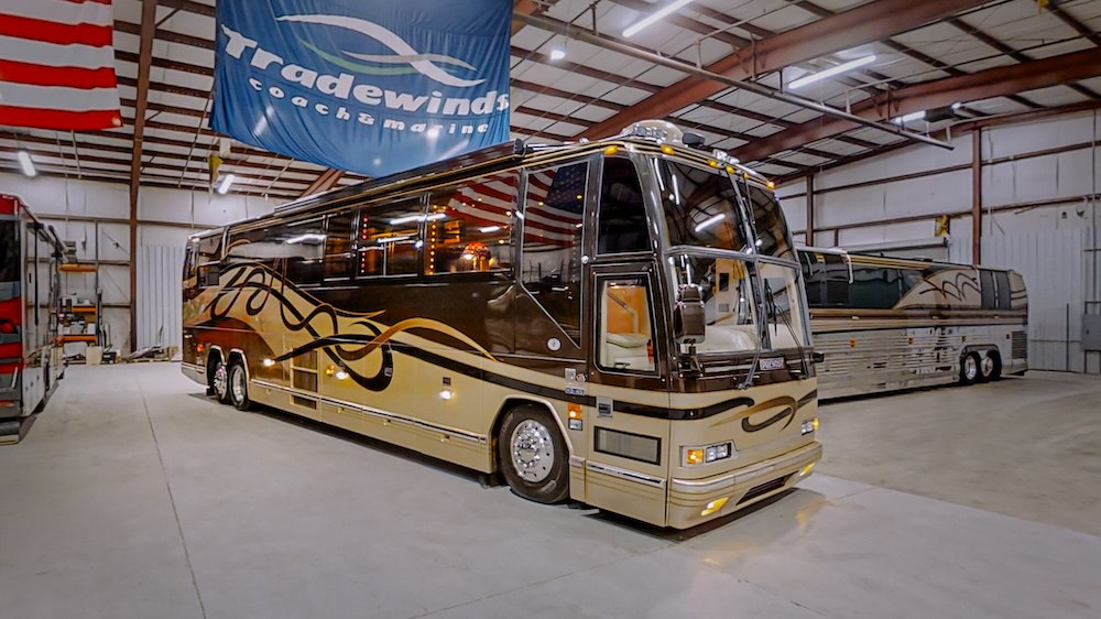 2000 Prevost Featherlite H3-45 Double Slide