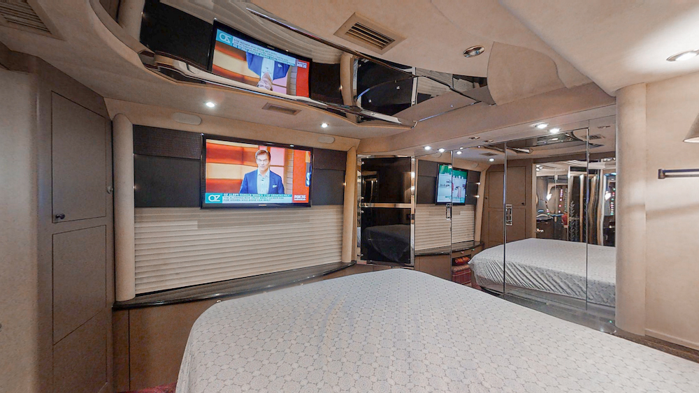 2002 Prevost Country Coach XLIIDouble Slide