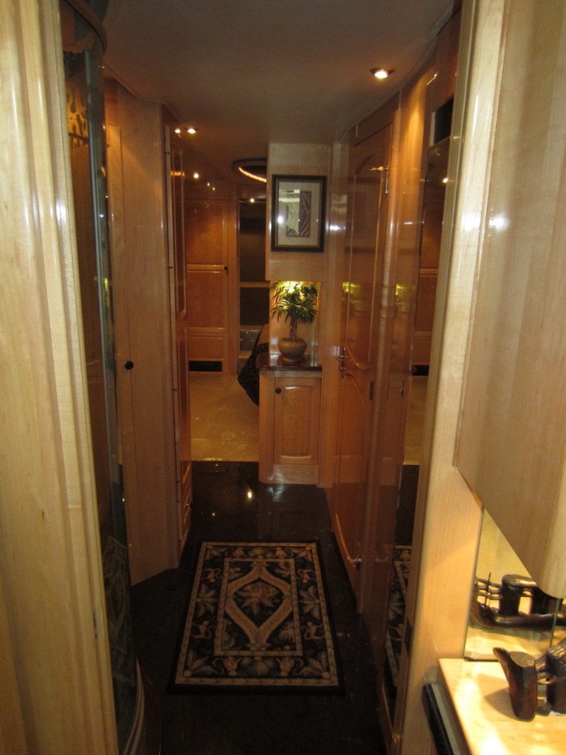 2003 Prevost Royale XLIIDouble Slide W/Matching Trailer