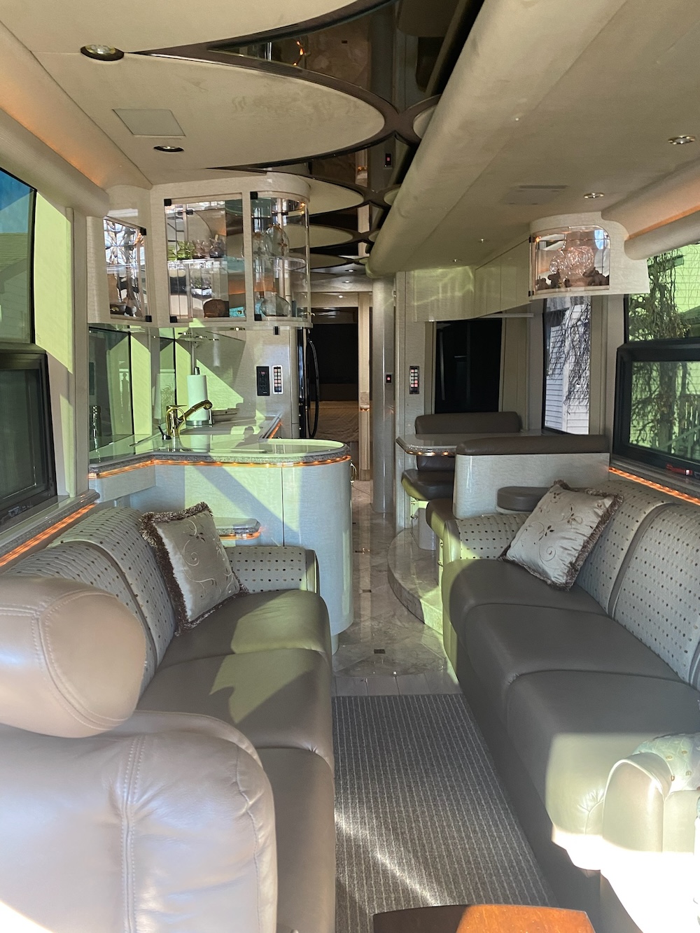 2004 Prevost Marathon XLII Double Slide