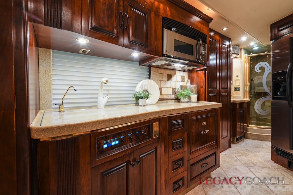 2004 Prevost Royale XLII Double Slide