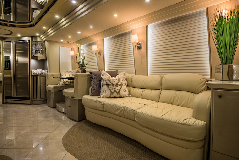 2005 Prevost Country Coach XLIIDouble Slide