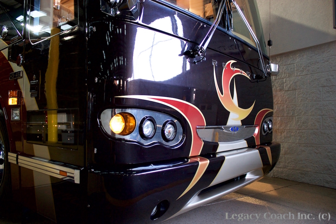 2005 Prevost Featherlite H3-45Triple Slide