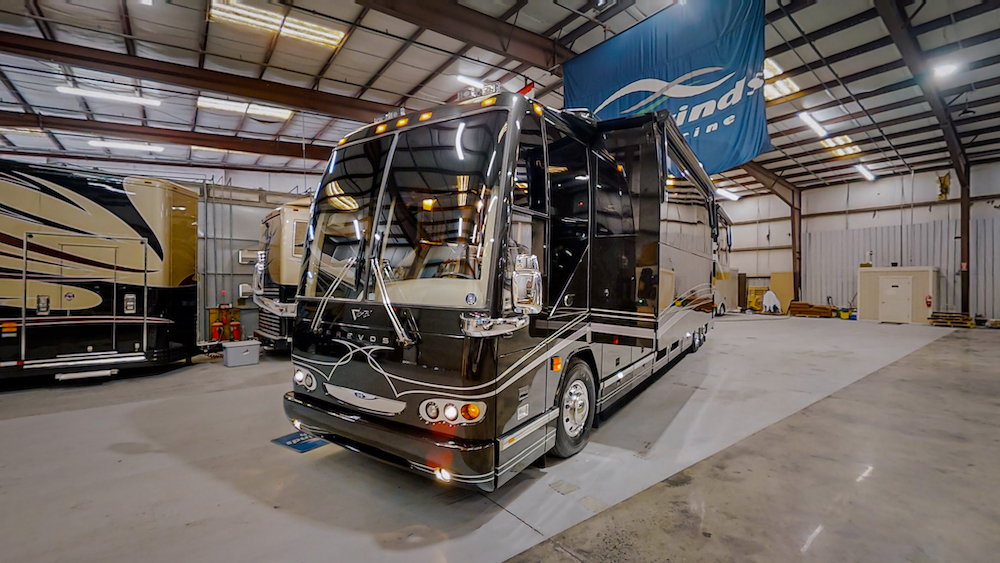 2005 Prevost Featherlite H3-45Double Slide