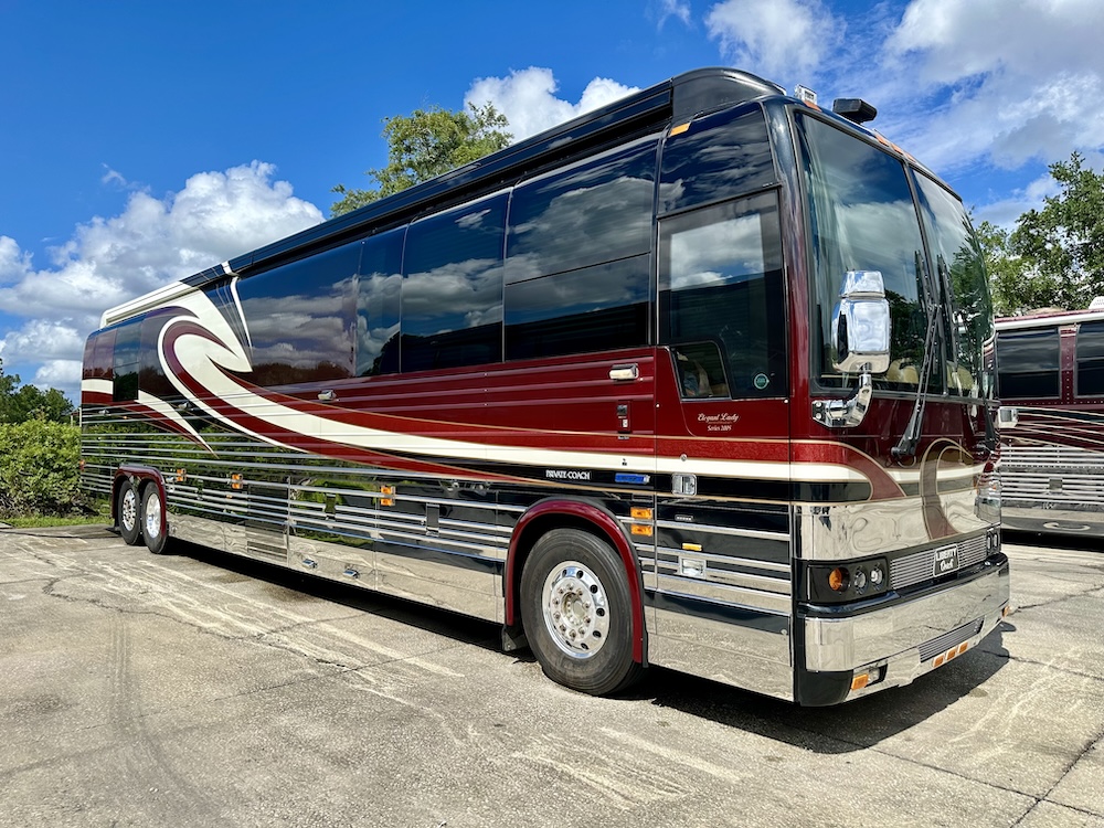 2005 Prevost Liberty Elegant Lady XLII Double Slide