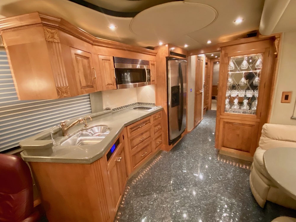 2005 Prevost Royale XLII Double Slide