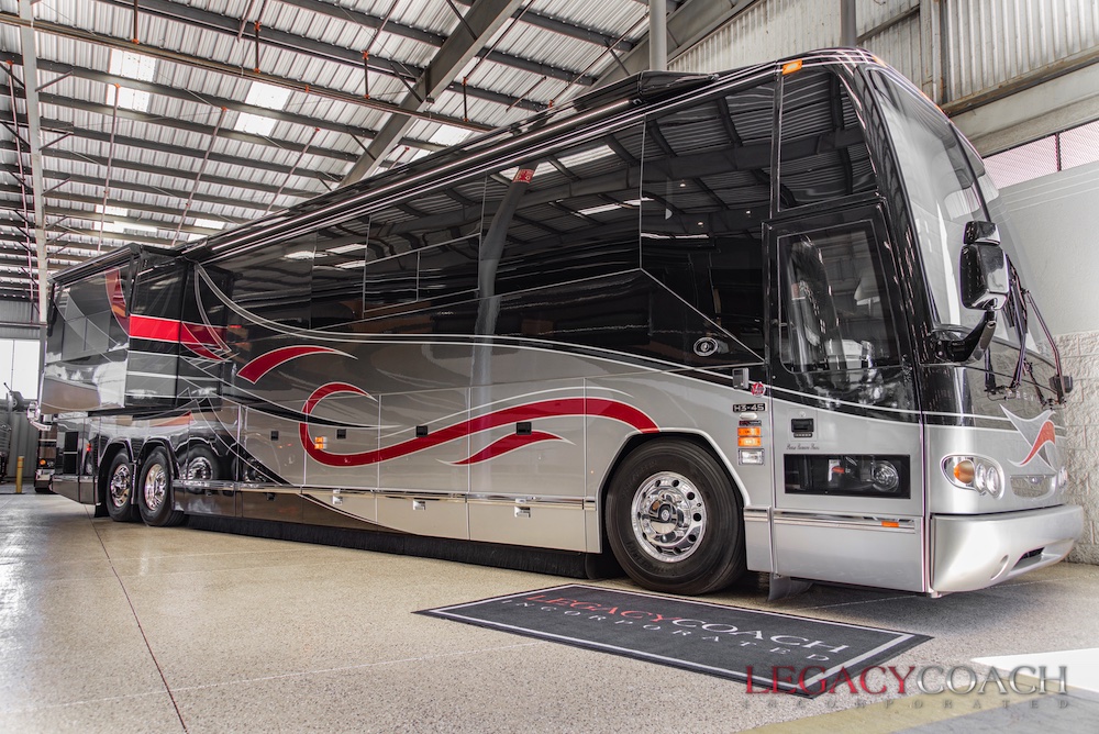 2006 Prevost Featherlite H3-45Triple Slide W/Matching Trailer