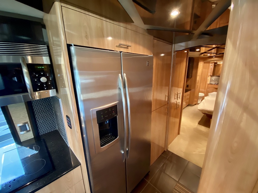 2008 Prevost Amadas H3-45Double Slide
