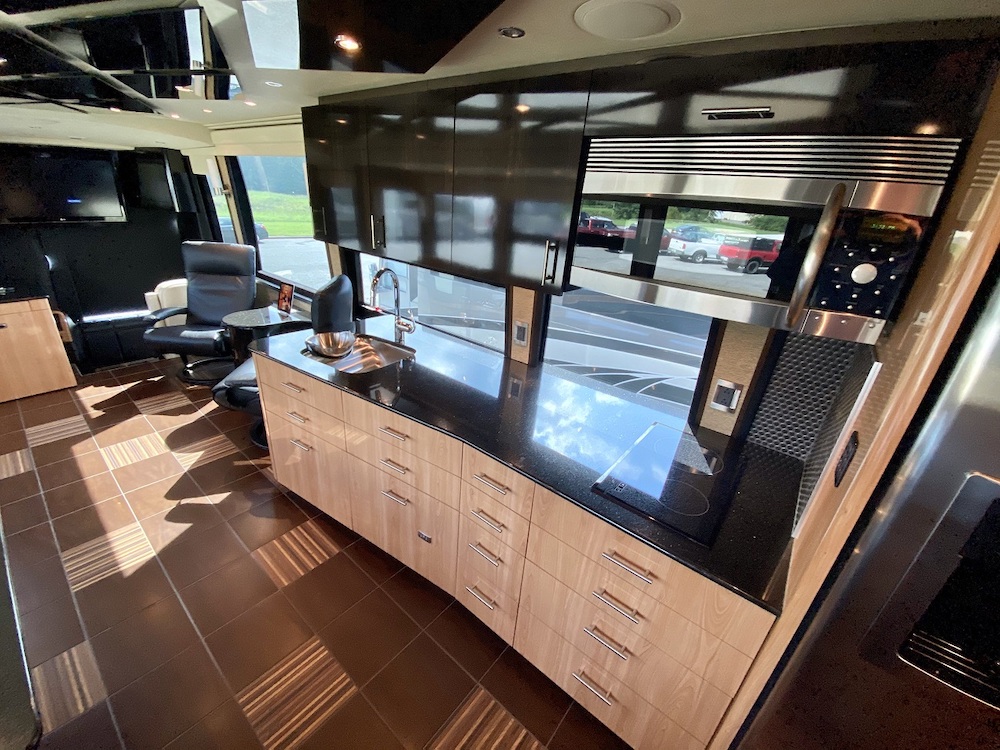 2008 Prevost Amadas H3-45Double Slide