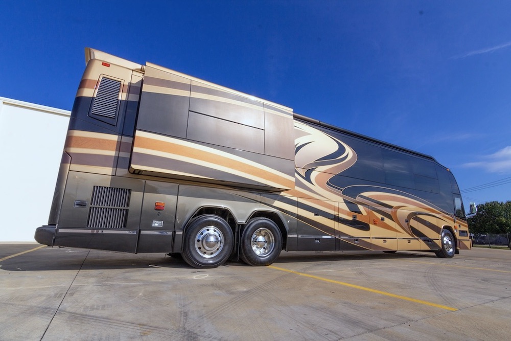 2010 Prevost Millennium H3-45 Triple Slide