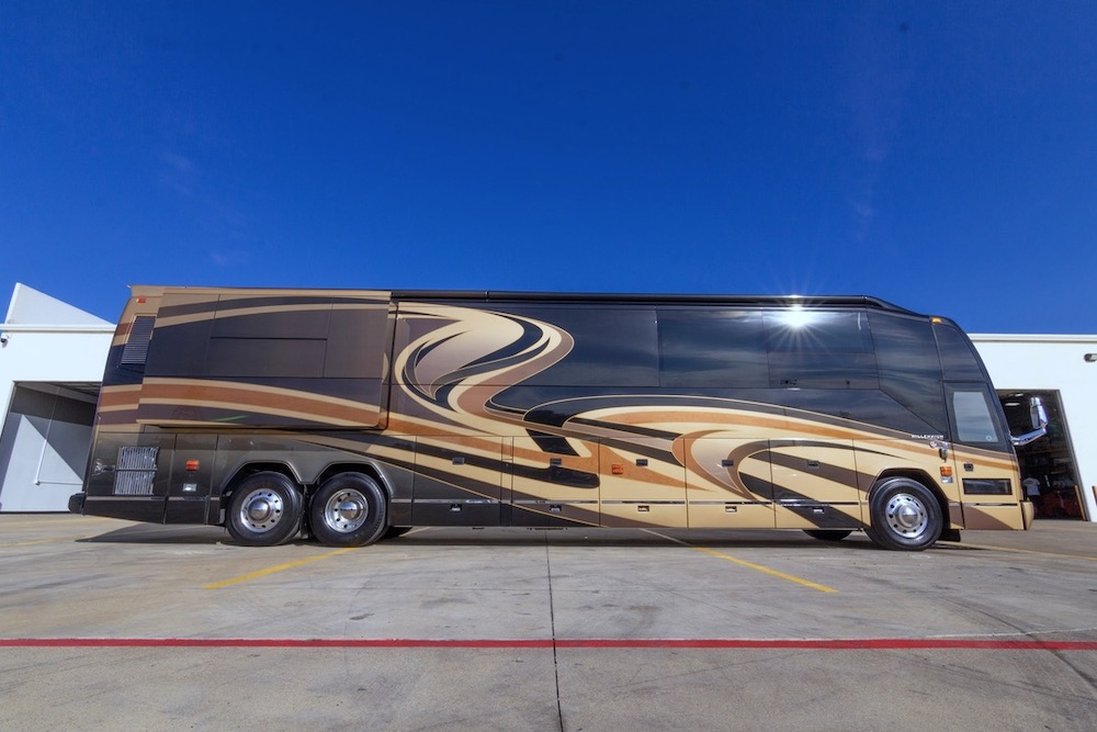 2010 Prevost Millennium H3-45 Triple Slide