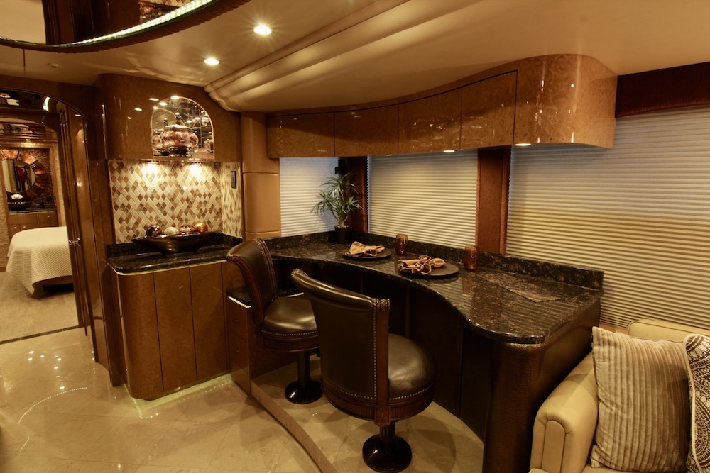2010 Prevost Millennium H3-45 Triple Slide