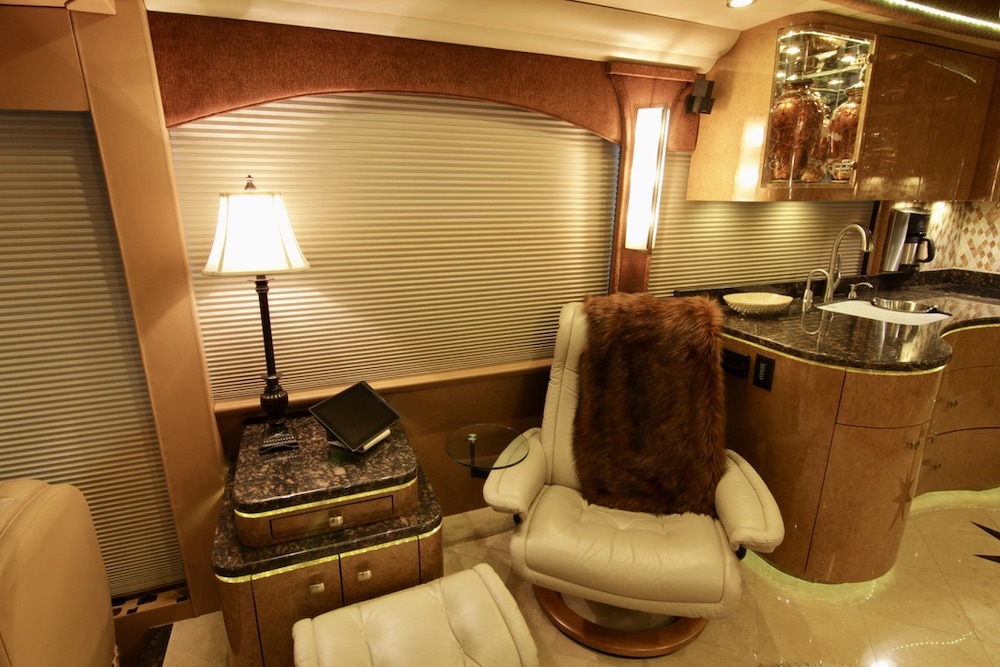 2010 Prevost Millennium H3-45 Triple Slide