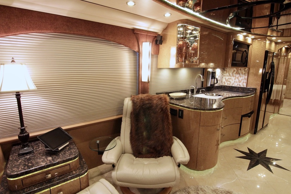 2010 Prevost Millennium H3-45 Triple Slide