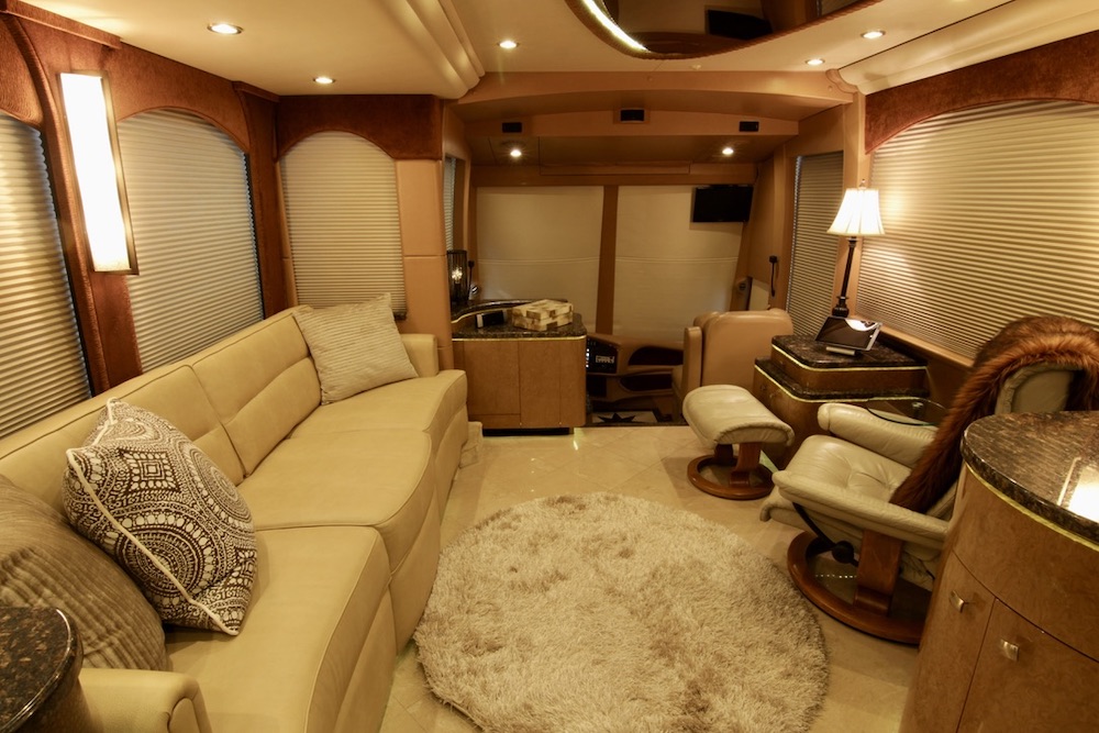 2010 Prevost Millennium H3-45 Triple Slide