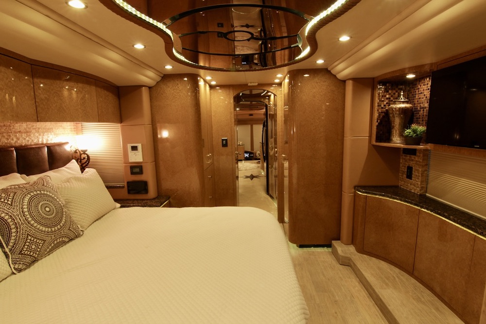 2010 Prevost Millennium H3-45 Triple Slide