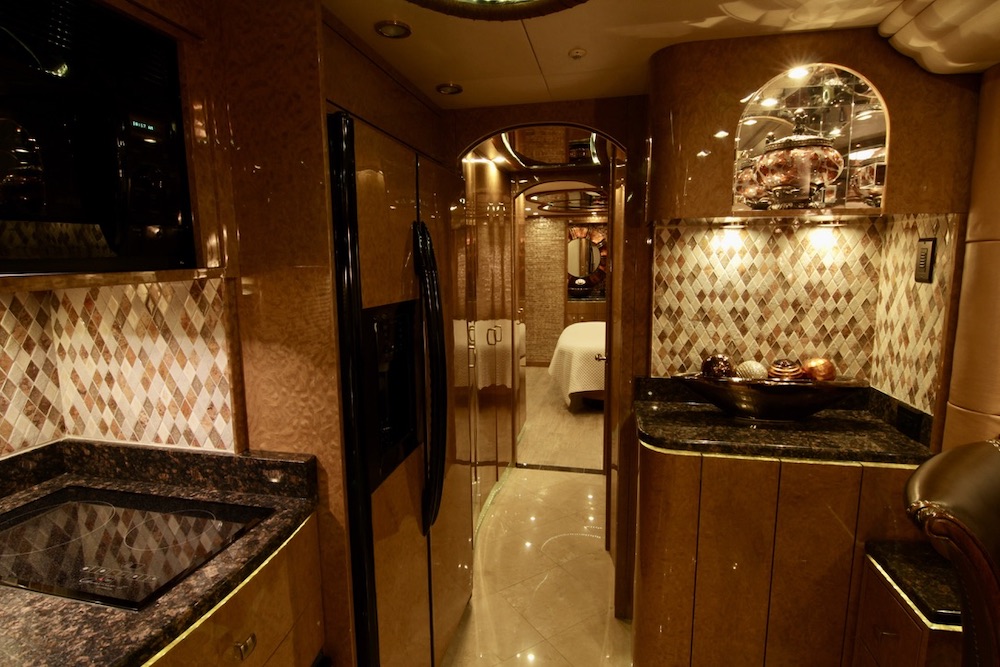 2010 Prevost Millennium H3-45 Triple Slide