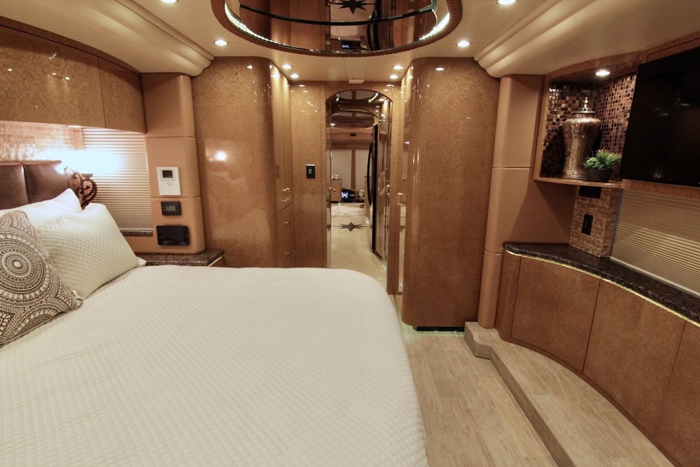 2010 Prevost Millennium H3-45 Triple Slide