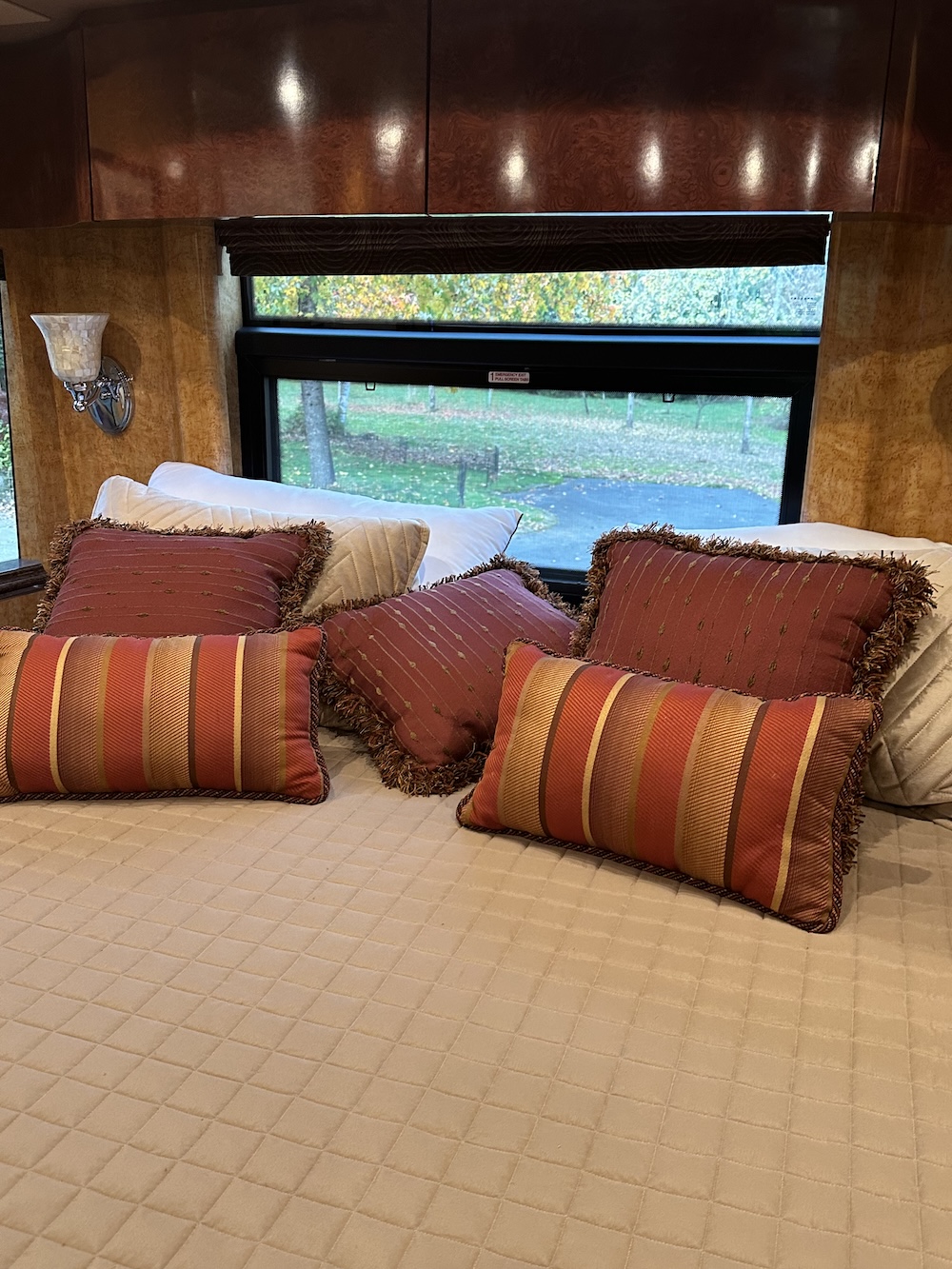 2015 Prevost Marathon X3 Double Slide Bunk Coach