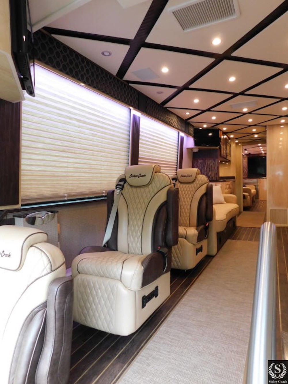 2019 Prevost Custom Coach H3-45Single Slide # 49350