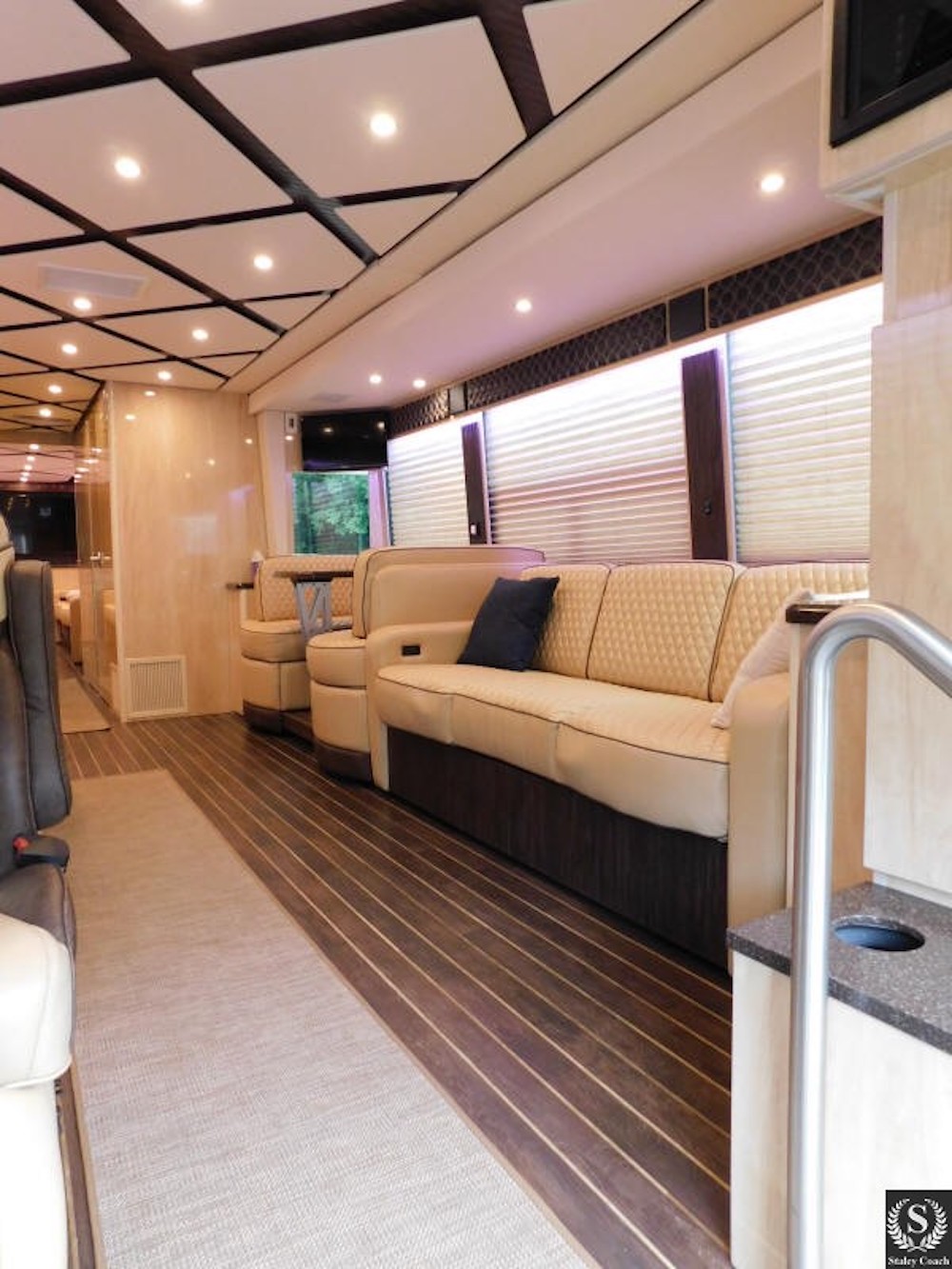 2019 Prevost Custom Coach H3-45Single Slide # 49350