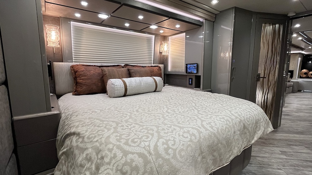 2020 Prevost Liberty Elegant Lady H3-45 Triple Slide # 7226