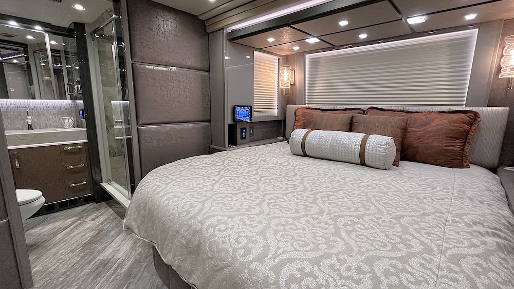 2020 Prevost Liberty Elegant Lady H3-45 Triple Slide # 7226