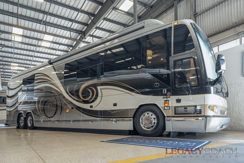 2005 Prevost Featherlite H3-45